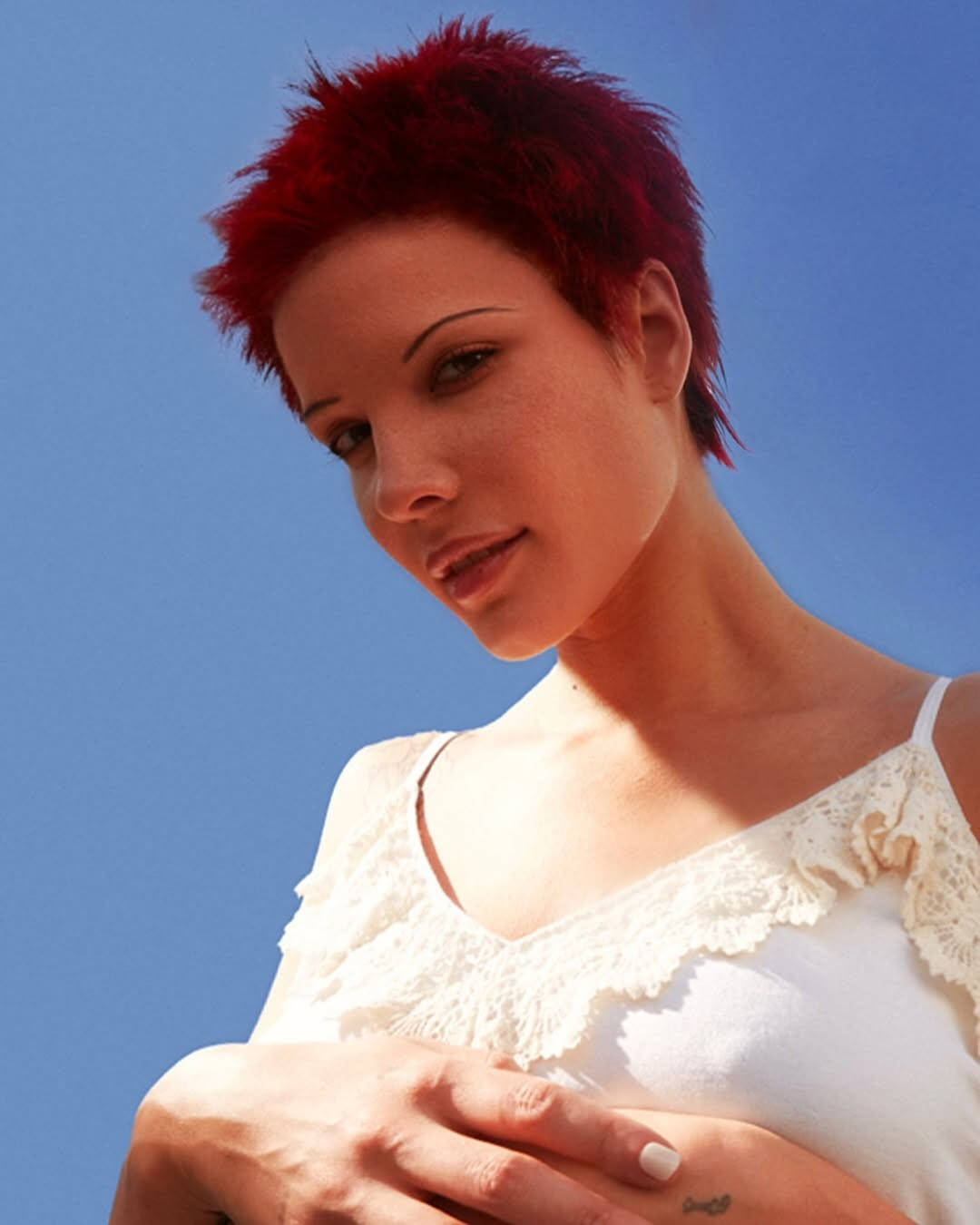 Trend on Trial: Grunge Make-up With A Clean Girl Twist | Grazia India